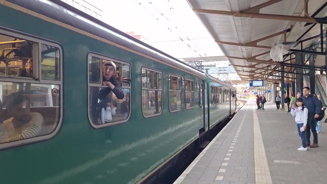 DUMPERT - Halloe halloeee trein 2.0