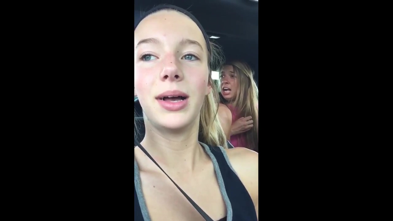 DUMPERT - Meisjes ontdekken wesp