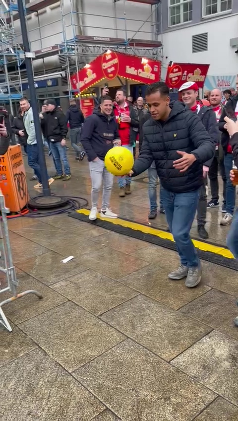 DUMPERT - PSV'erts warmen zich op