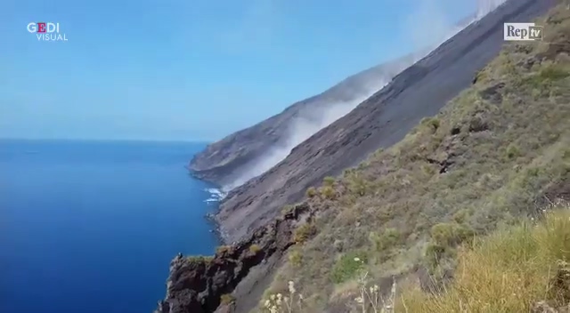 DUMPERT - Hey komt er rotzooi uit die berg?