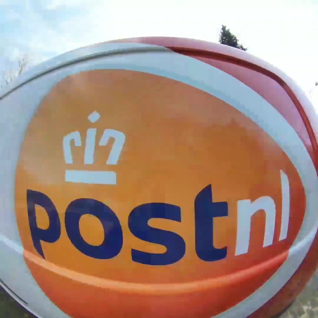 DUMPERT - Postbode is niet zo gelukkig met de situatie