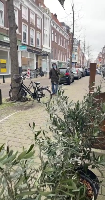 DUMPERT - Gemoederen lopen hoog op in Den Haag