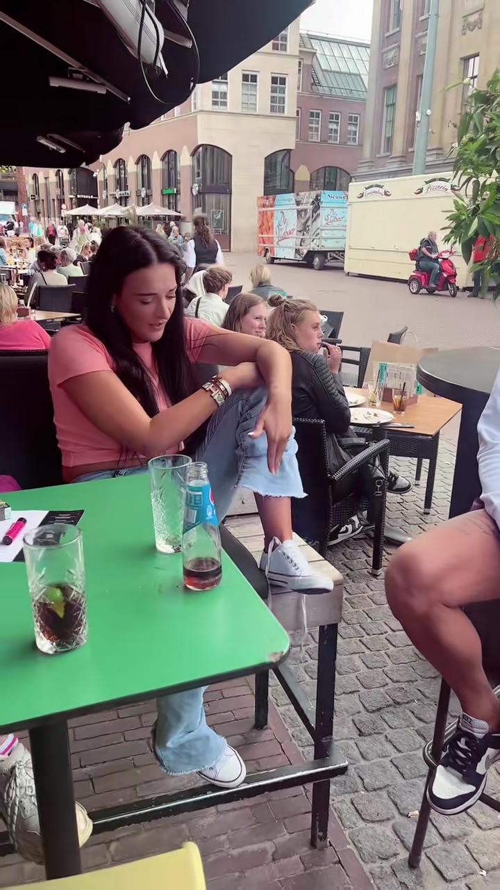 DUMPERT - Nicolleke heeft geen veterstrikdiploma