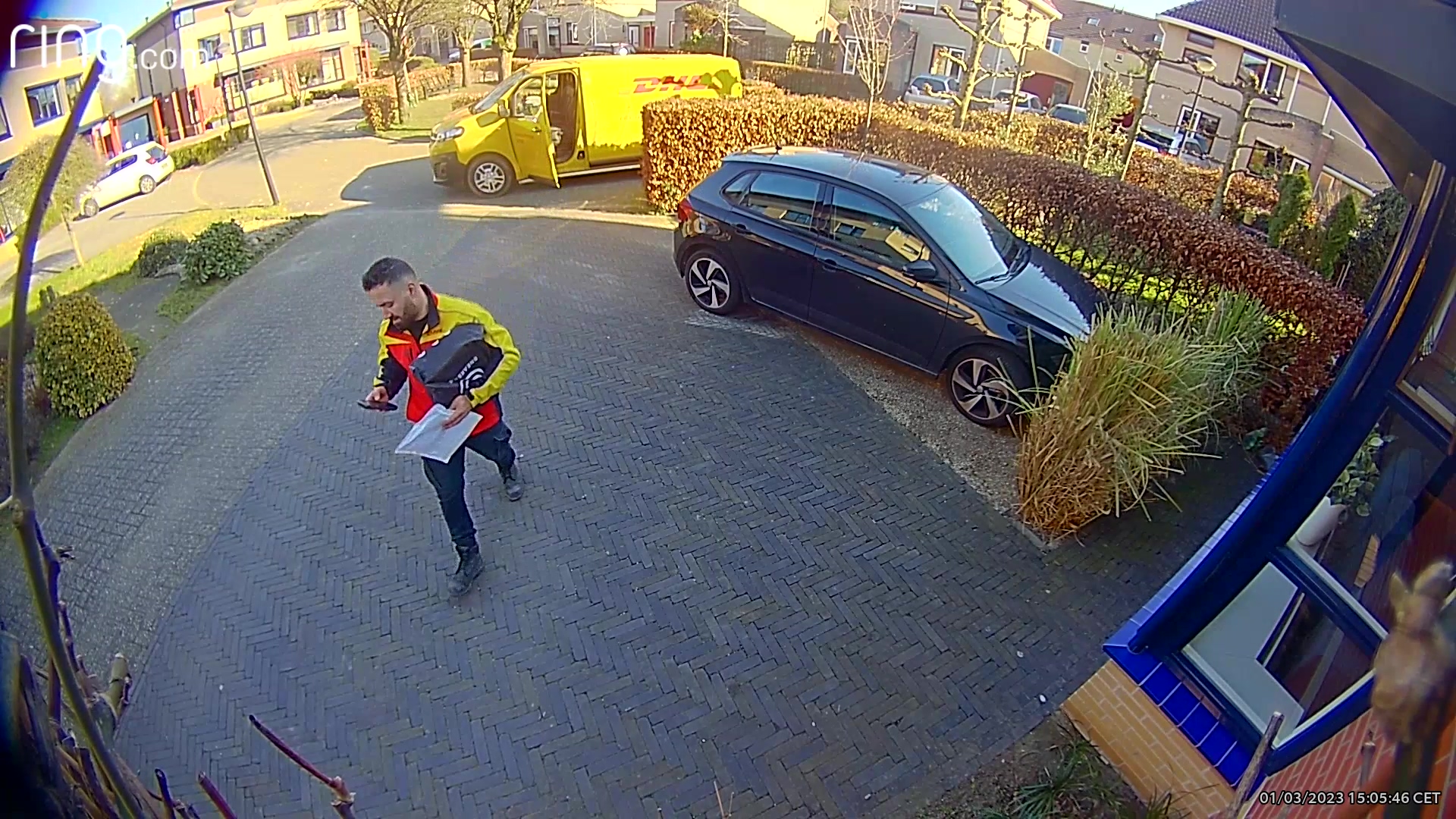DUMPERT - Lekkere rijkunst bezorger DHL