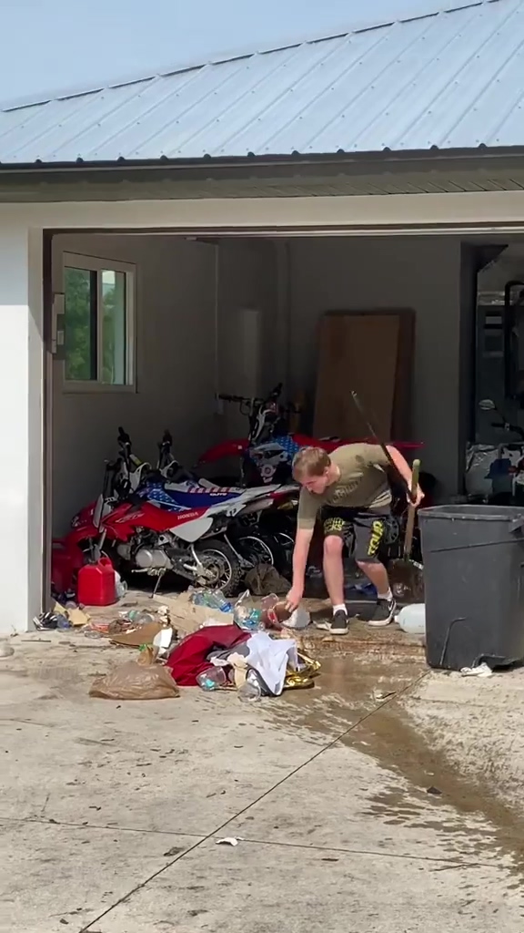 DUMPERT - Tyf die fles ff weg