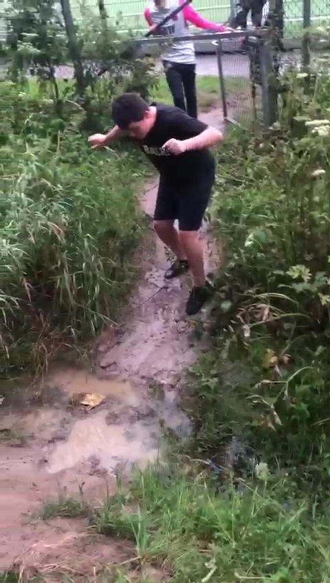 DUMPERT - Slootje springen