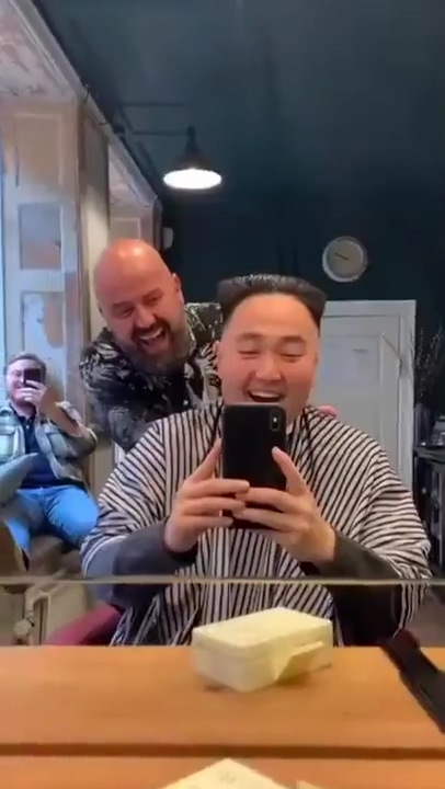 DUMPERT - Bij de Kim Jung Kapper