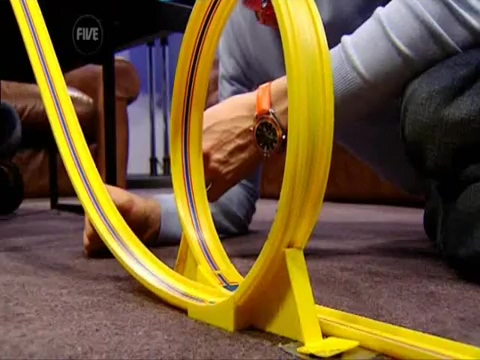 DUMPERT - Fifth Gear IRL Racebaan Looping