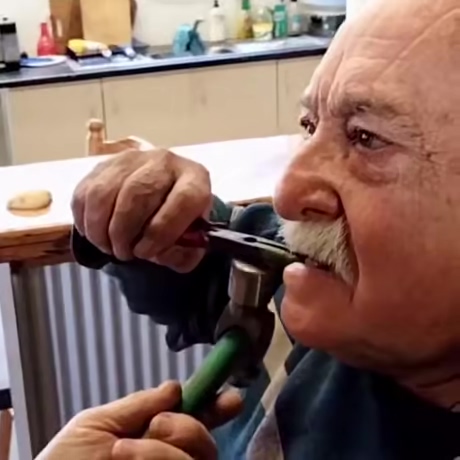 DUMPERT - Opa even helpen