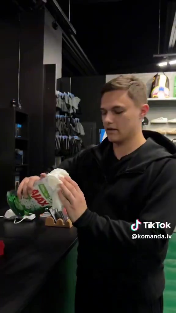 DUMPERT - Ajax versus RIga