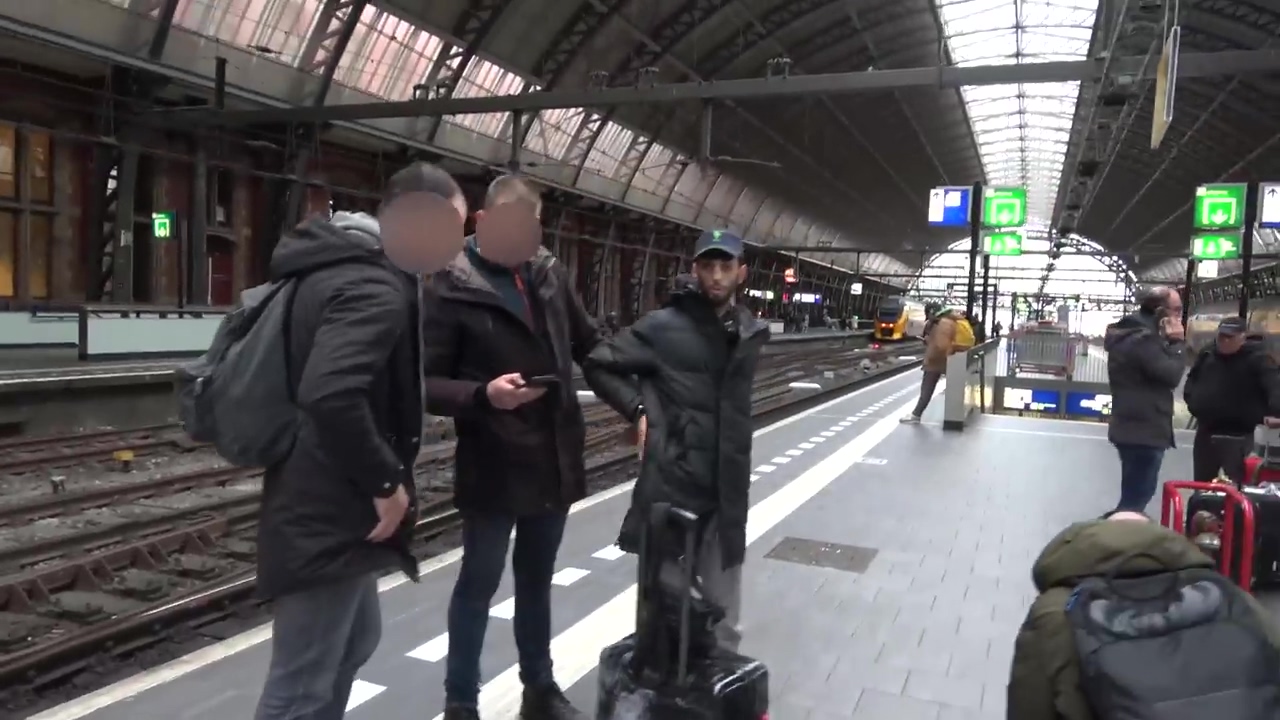 DUMPERT - Boevenspotter aan de wandel in Amsterdam