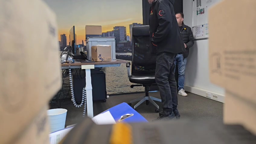 DUMPERT - Kantoorhumor na de vakantie