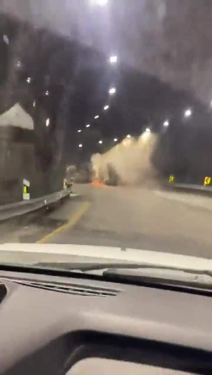 DUMPERT - Vrachtwagen explodeert in tunnel