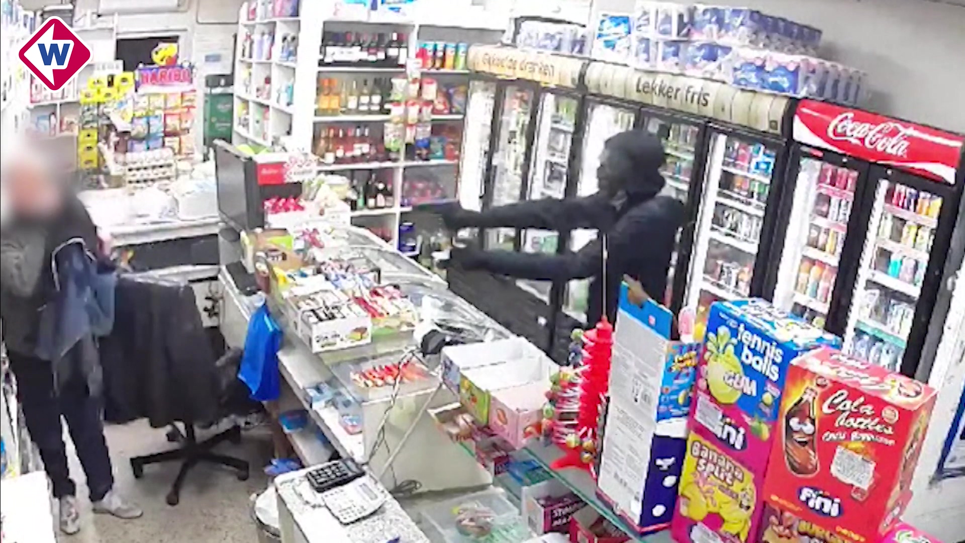 DUMPERT - Gemaskerde overvaller dreigt met wapen