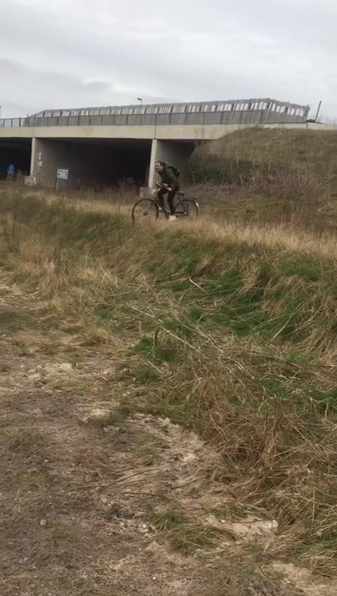 DUMPERT - Sam, een sloot!