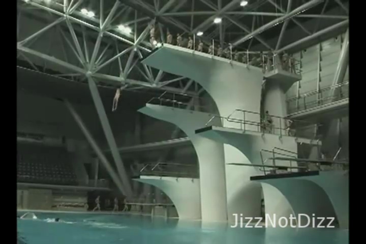 DUMPERT - Endless jumping into the pool.