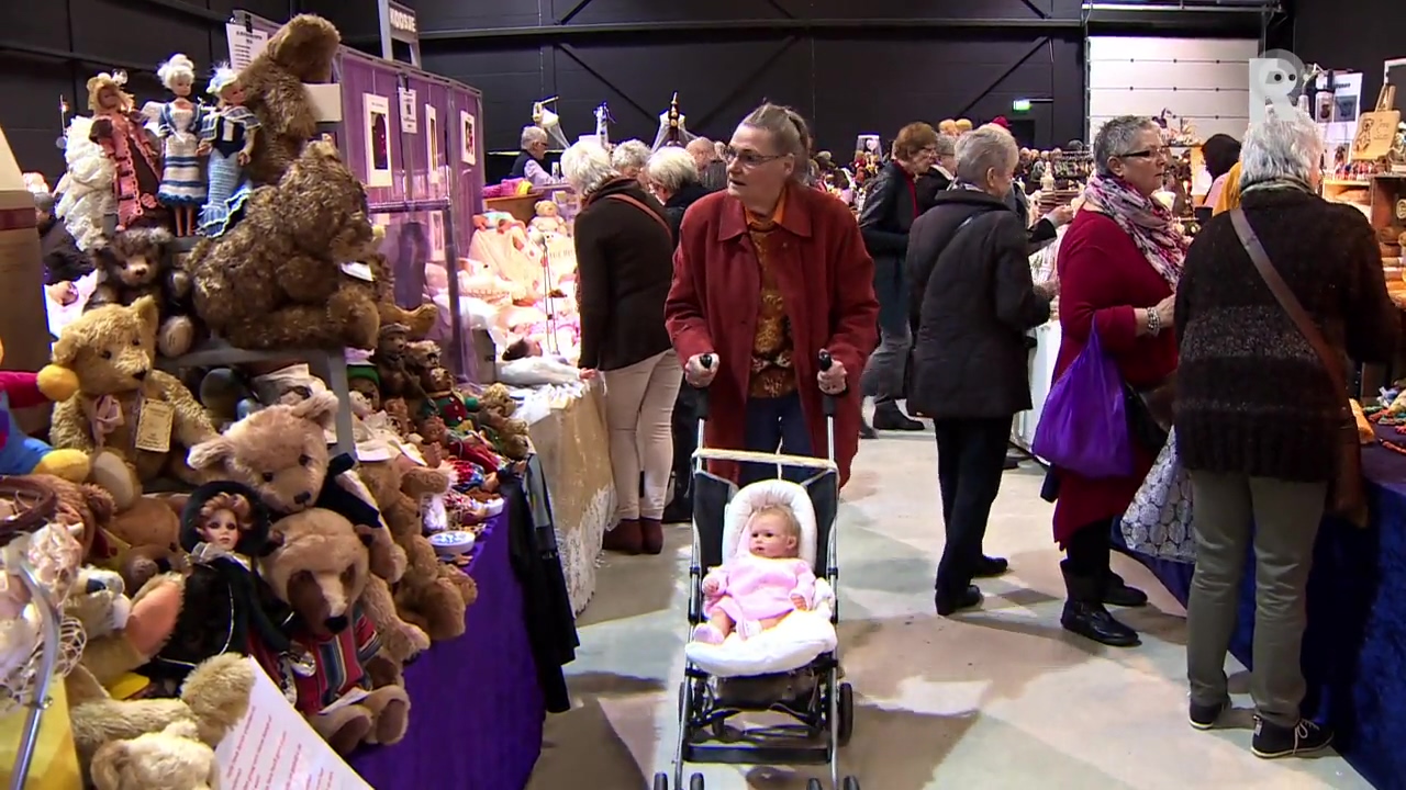 DUMPERT - Moedergevoel terug op poppenbeurs Rotterdam