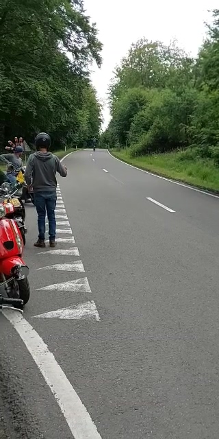 DUMPERT - Stuntje op motor