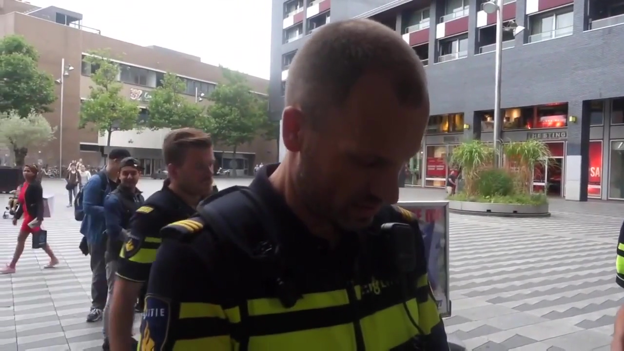 DUMPERT - Rapper Droef krijgt de waarheid te horen