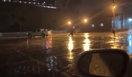 DUMPERT - Mannenlol met de pickup