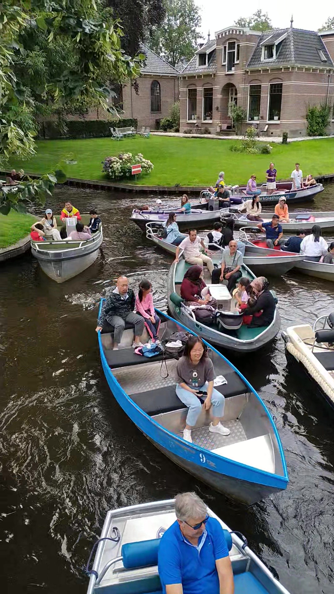 DUMPERT - Toeristen in Giethoorn