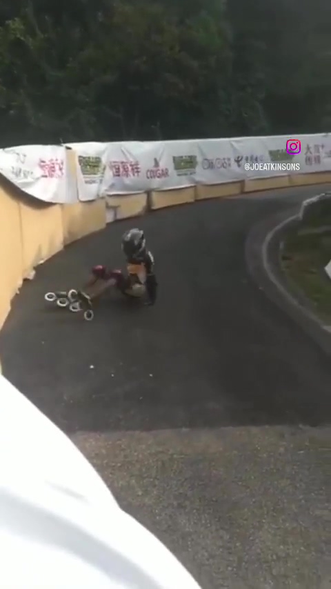 DUMPERT - Uit de bocht ketsen