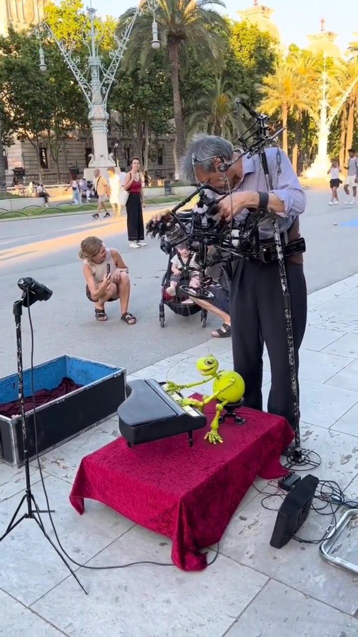 DUMPERT - Poppenspeler houdt van perfectie