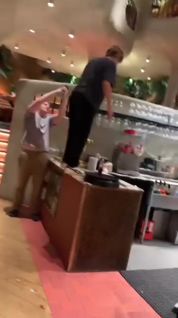 DUMPERT - Backflip gaat goed fout