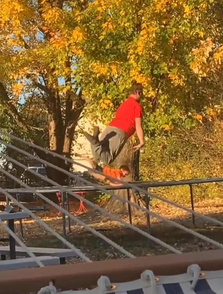 DUMPERT - Lolvader op de trampoline