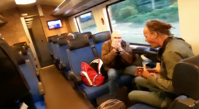 DUMPERT - Feestje in de trein
