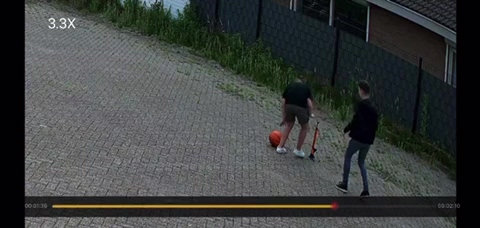 DUMPERT - Balletje extra opgepompt