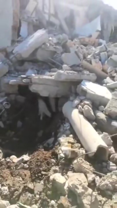 DUMPERT - Redding uit het puin