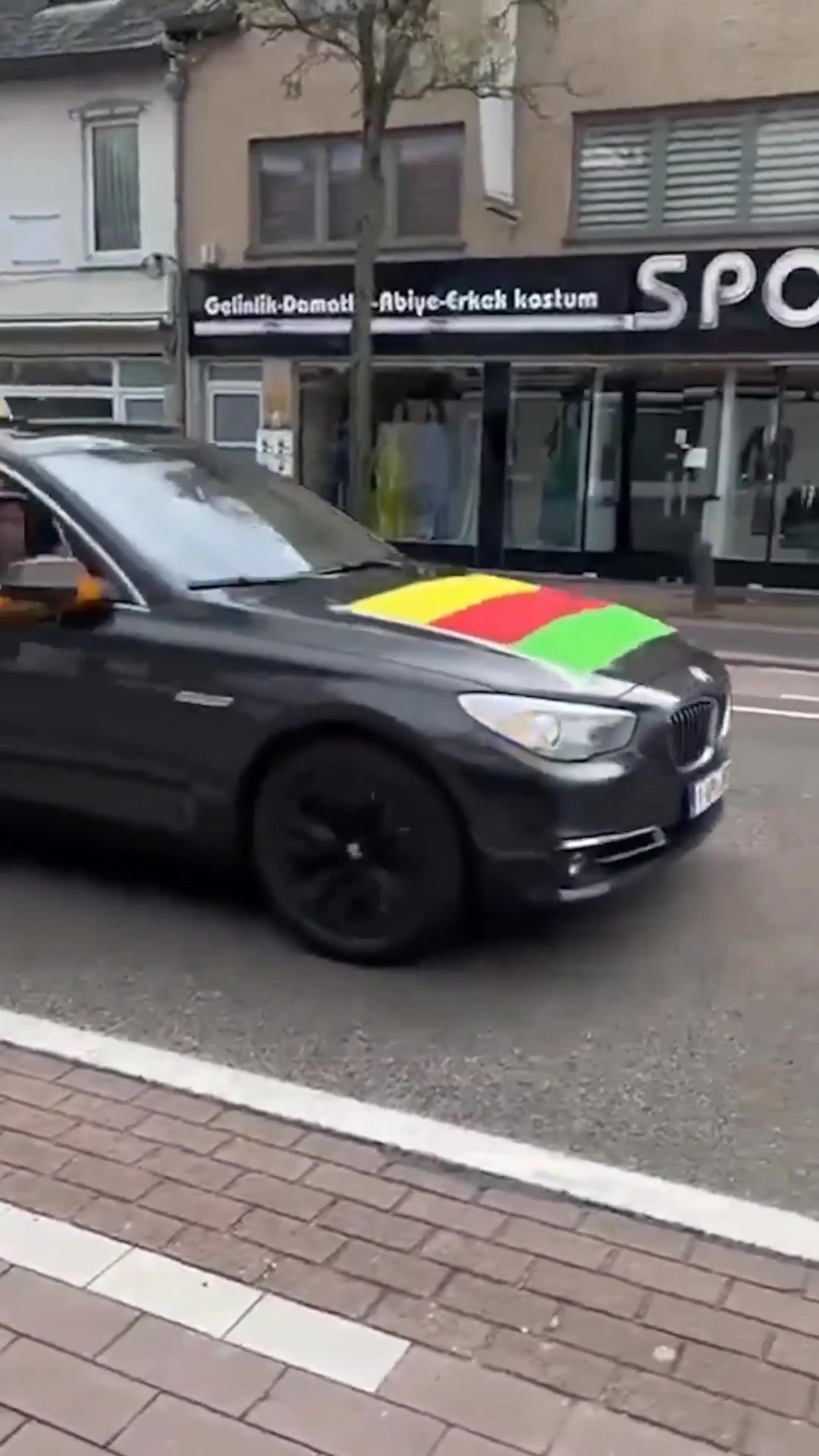 DUMPERT - Koerden en Turken knokken het uit in België