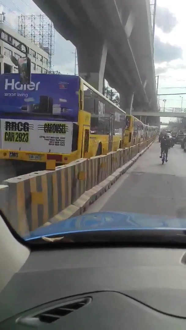 DUMPERT - Afsnijden via de busbaan