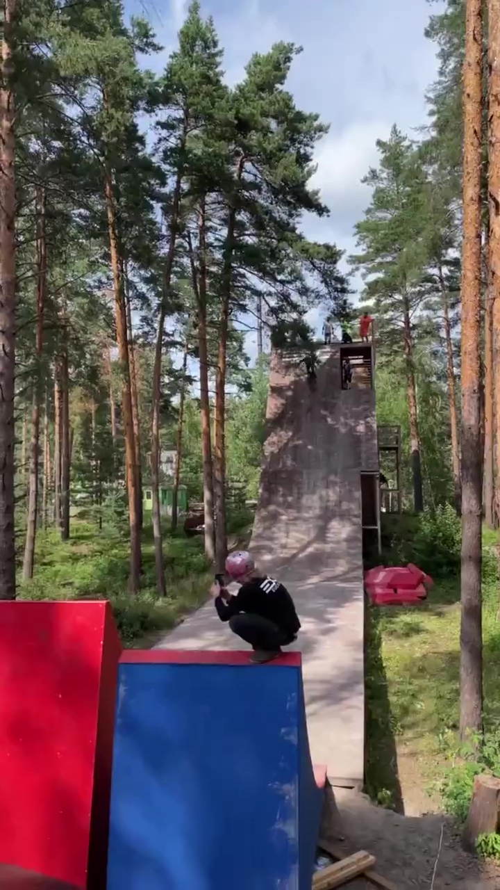 DUMPERT - Stuntje op den eenwieler