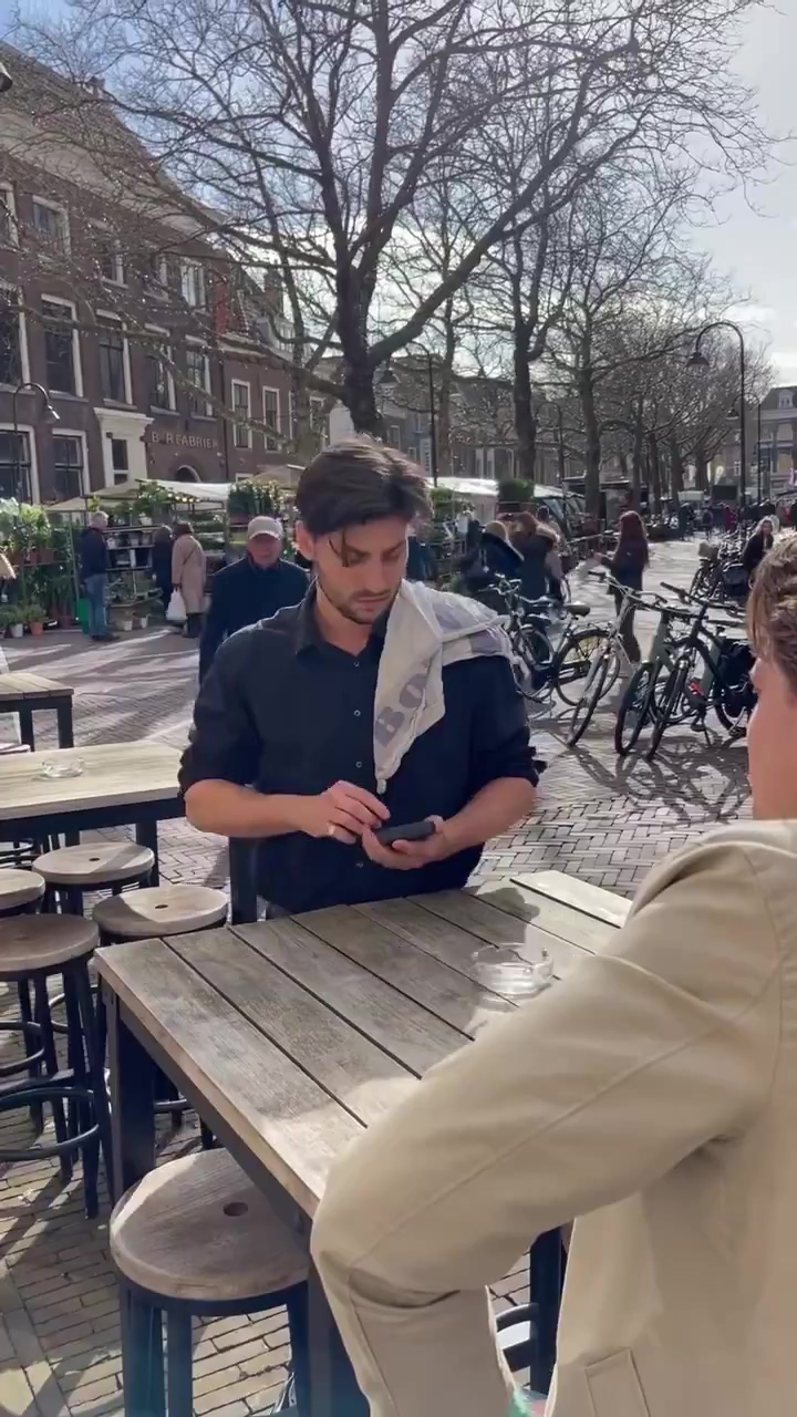 DUMPERT - Terrasje pakken in Emsterdem