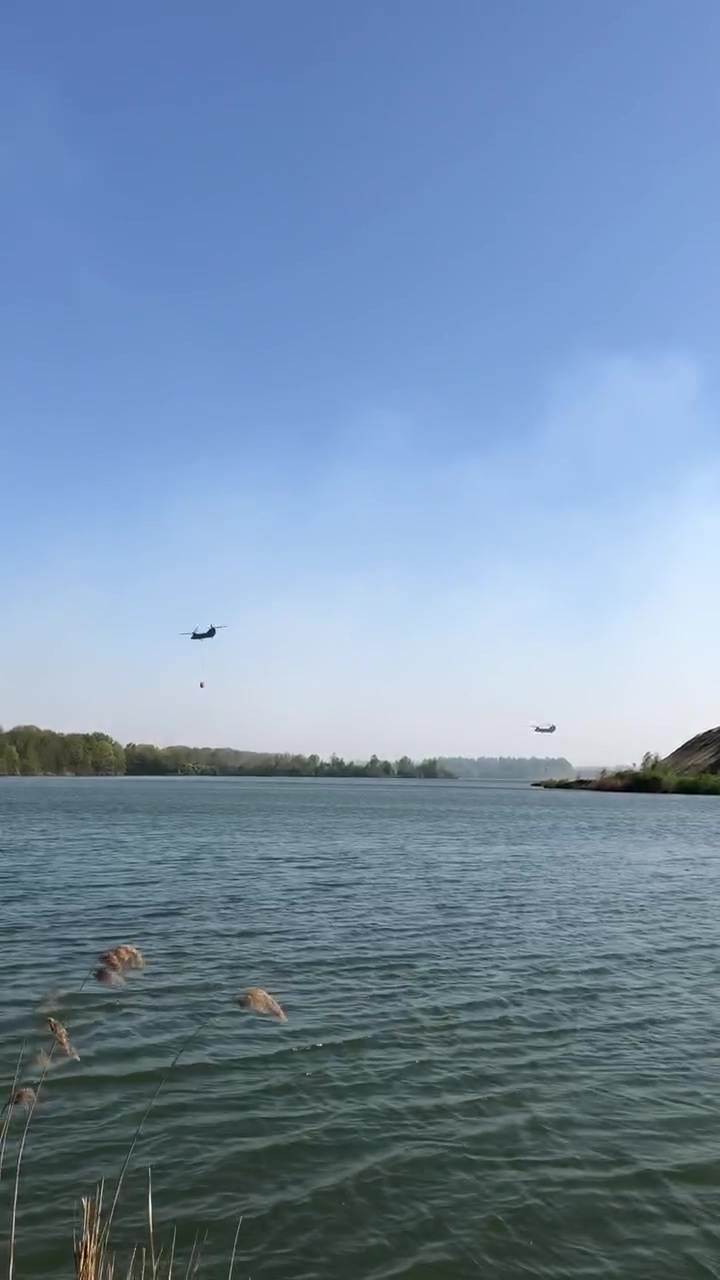 DUMPERT - Ondertussen bij de waterplaats