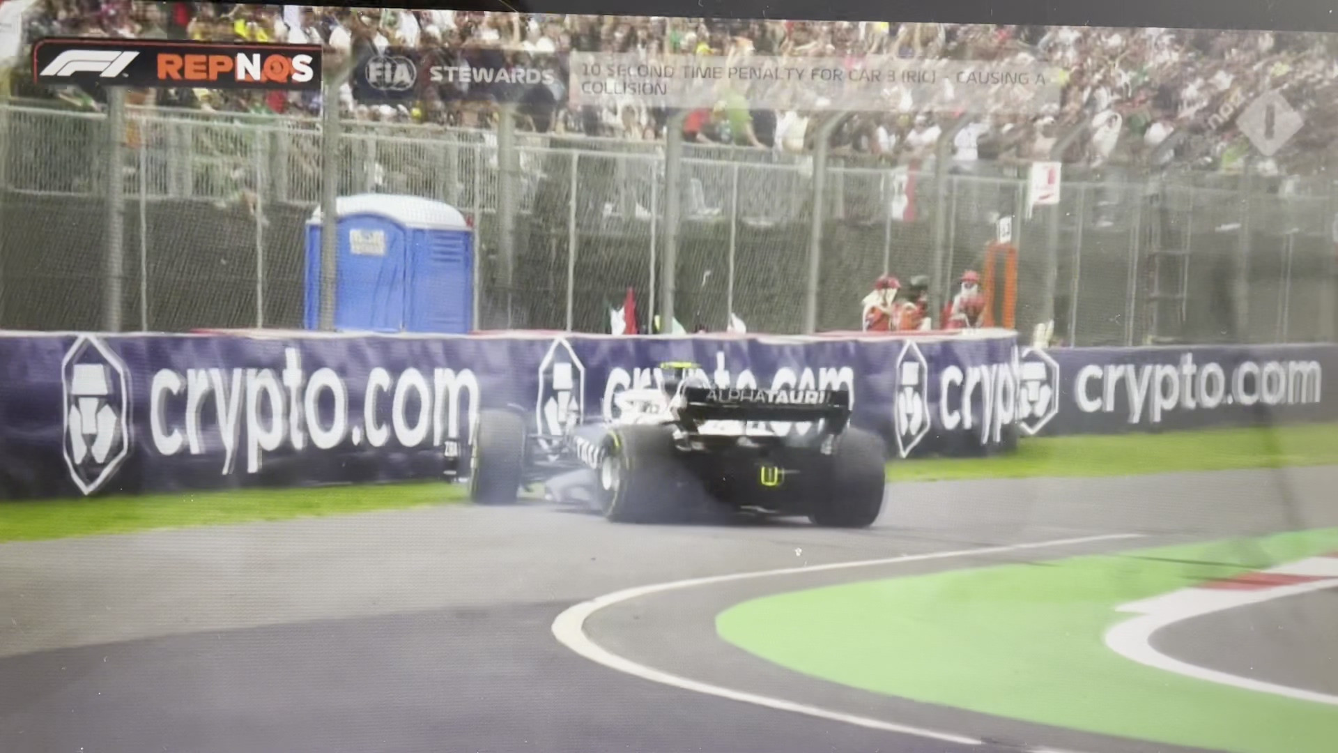 DUMPERT - ‘Peter Garrick’ geniet van een cerveza