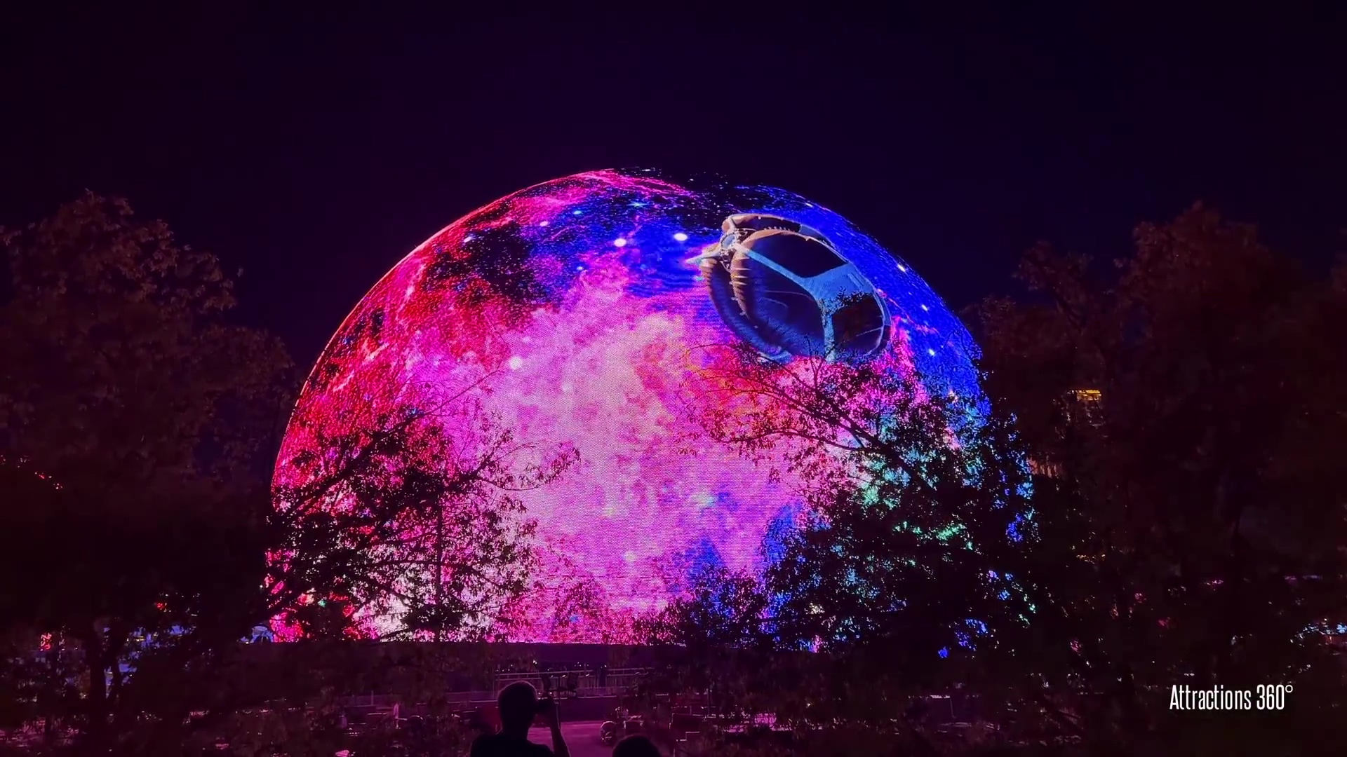 DUMPERT - Grootste LED-bol ter wereld