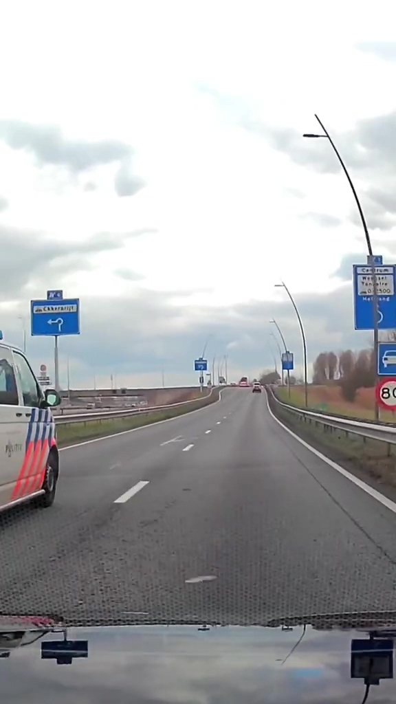 DUMPERT - Politie, volgen!