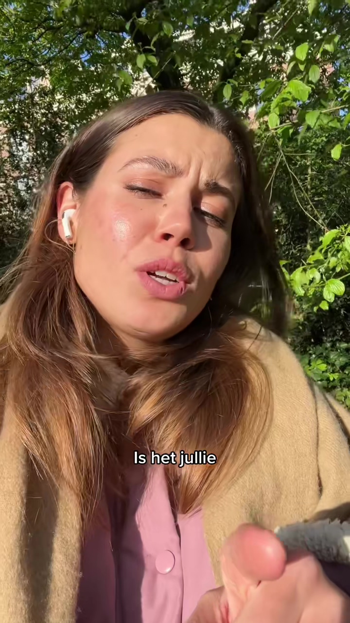 DUMPERT - Meisje is iets opgevallen op Koningsdag