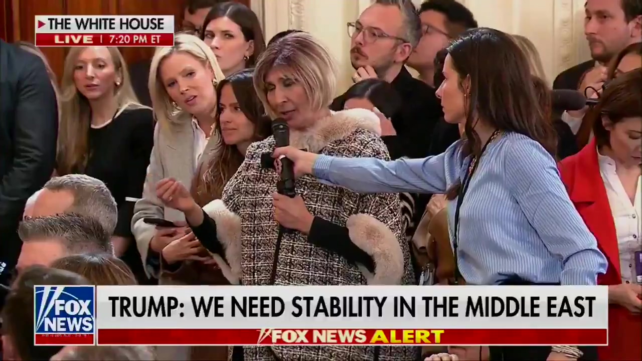 DUMPERT - Ome Donald trollt Afghaanse journaliste