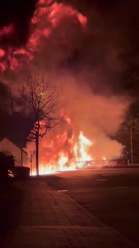 DUMPERT - Rotonde in Amerongen in de fik