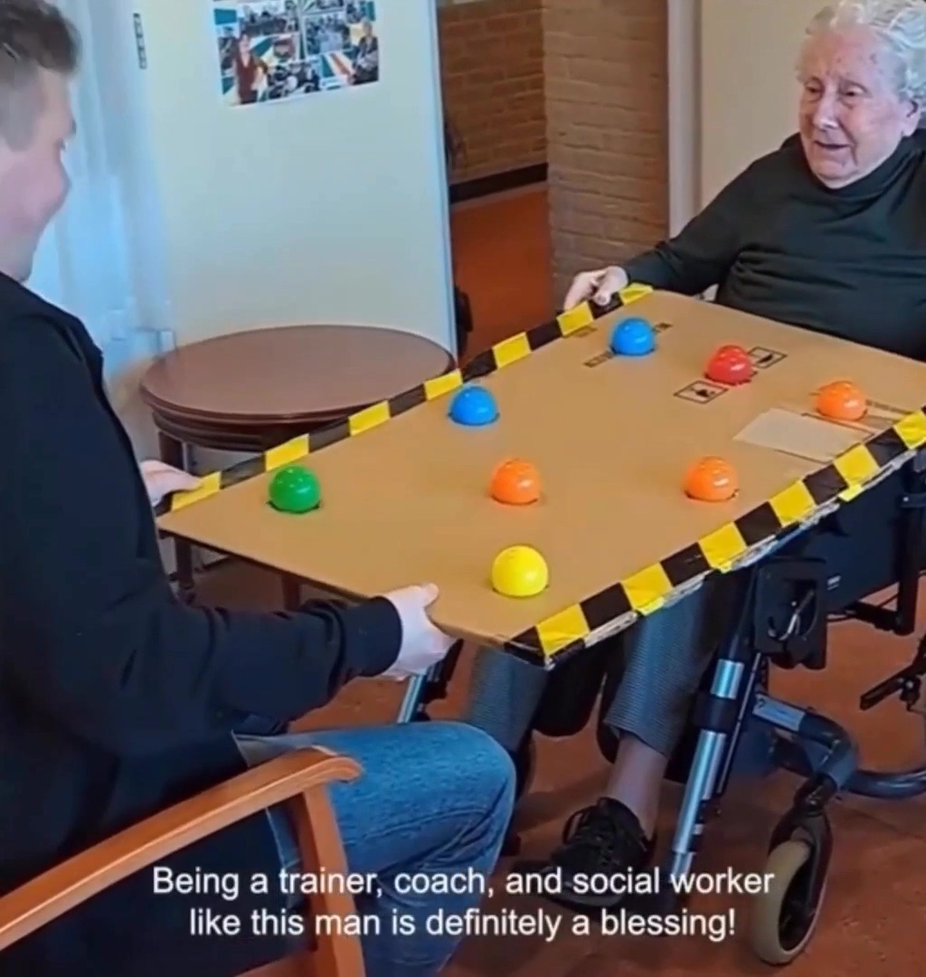 DUMPERT - Spelletjes met bejaarden