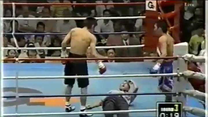 DUMPERT - Scheids gaat KO