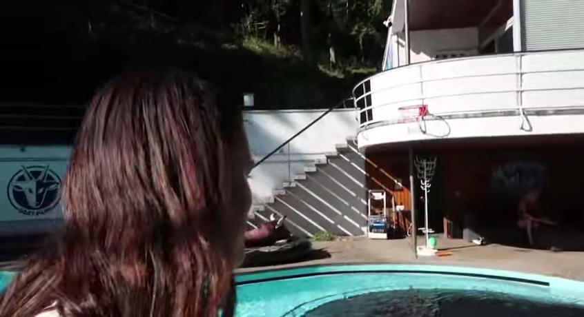 DUMPERT - Trampoline in de water