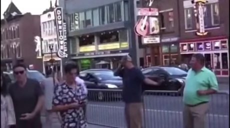 DUMPERT - Classic: Dus jij wil vechten?