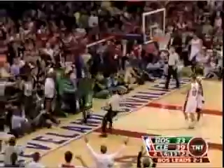 DUMPERT - LeBron James heeft ruzie met moeder