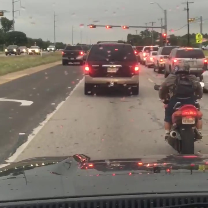 DUMPERT - Lilliputter op de motor