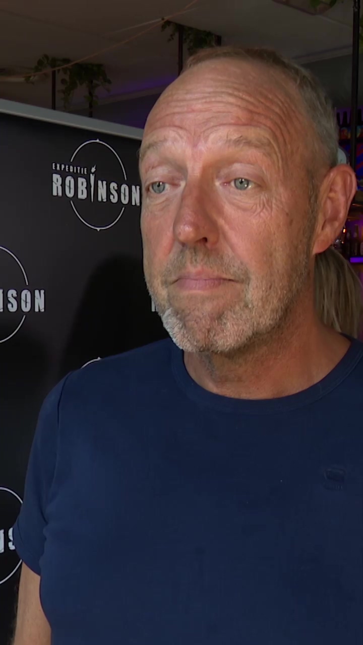 DUMPERT - Telegraaf interviewer doet het gewoon